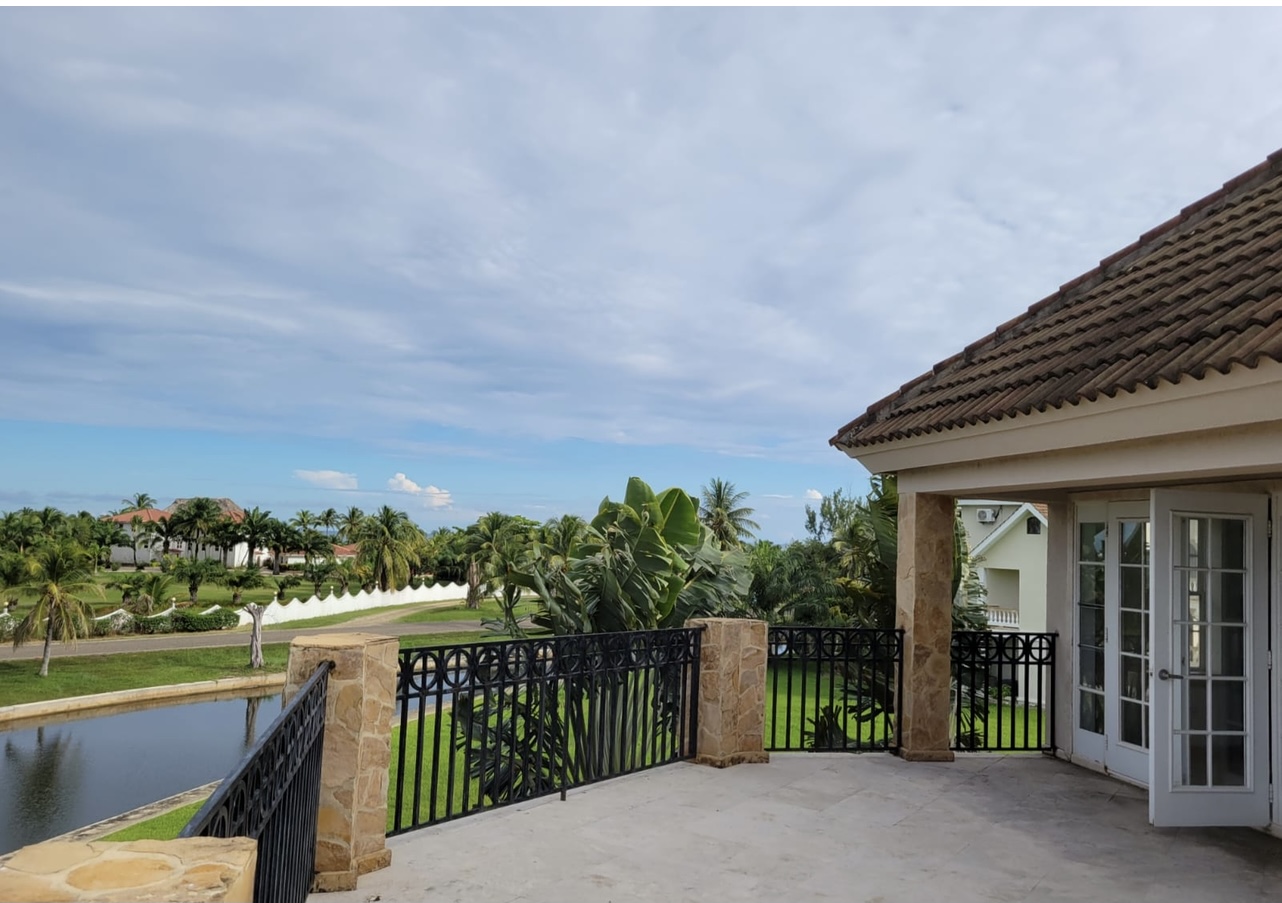 Luxury Stunning Home in a Gated Community - 501Properties.com